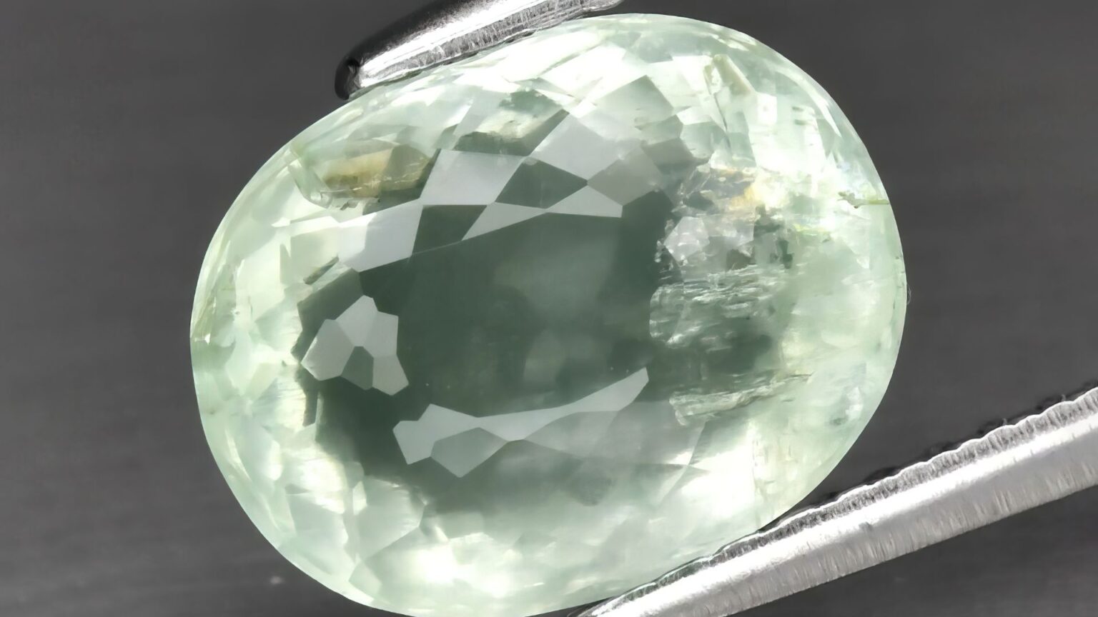 Nome de Pedras Preciosas: Berilo - Tipos, Significados e Propriedades - Pedras e Minérios News