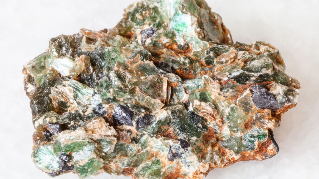 Nome de Pedras Preciosas: Berilo - Tipos, Significados e Propriedades - Pedras e Minérios News