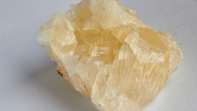 O que é a Calcita Laranja: significados, propriedades e mistérios ...