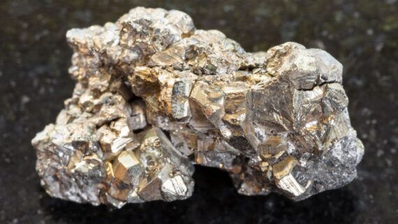 O que é a pirita: significados, propriedades e mistérios - Pedras e ...