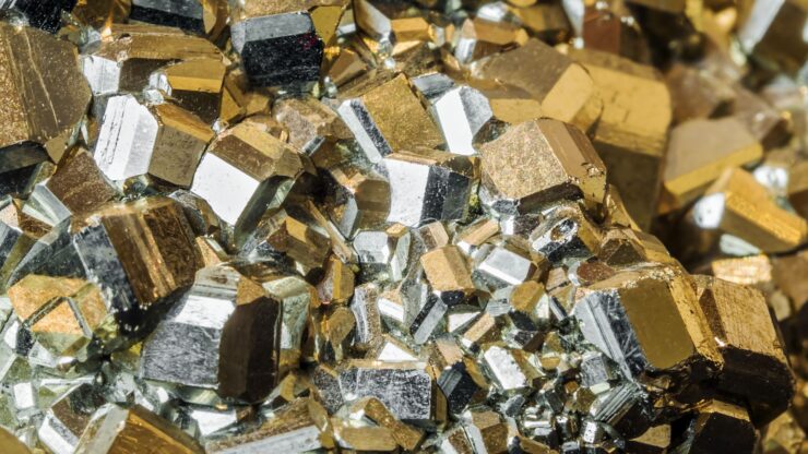 O que é a pirita: significados, propriedades e mistérios - Pedras e ...