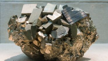 O que é a pirita: significados, propriedades e mistérios - Pedras e ...