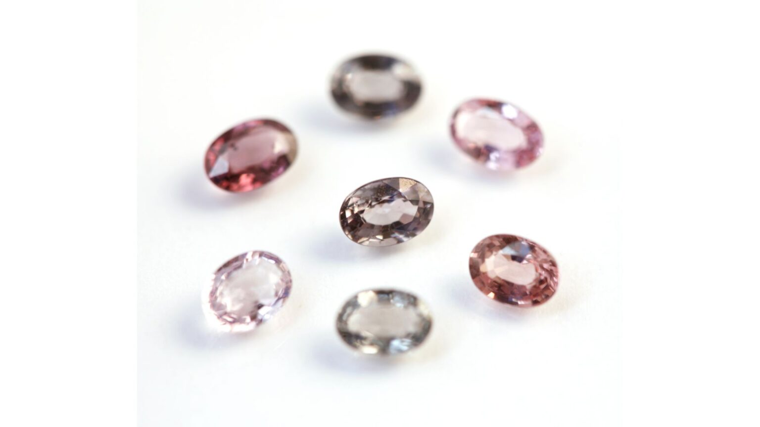 Espinélio (Espinela) - Tipos, Significados e Propriedades - Pedras e ...