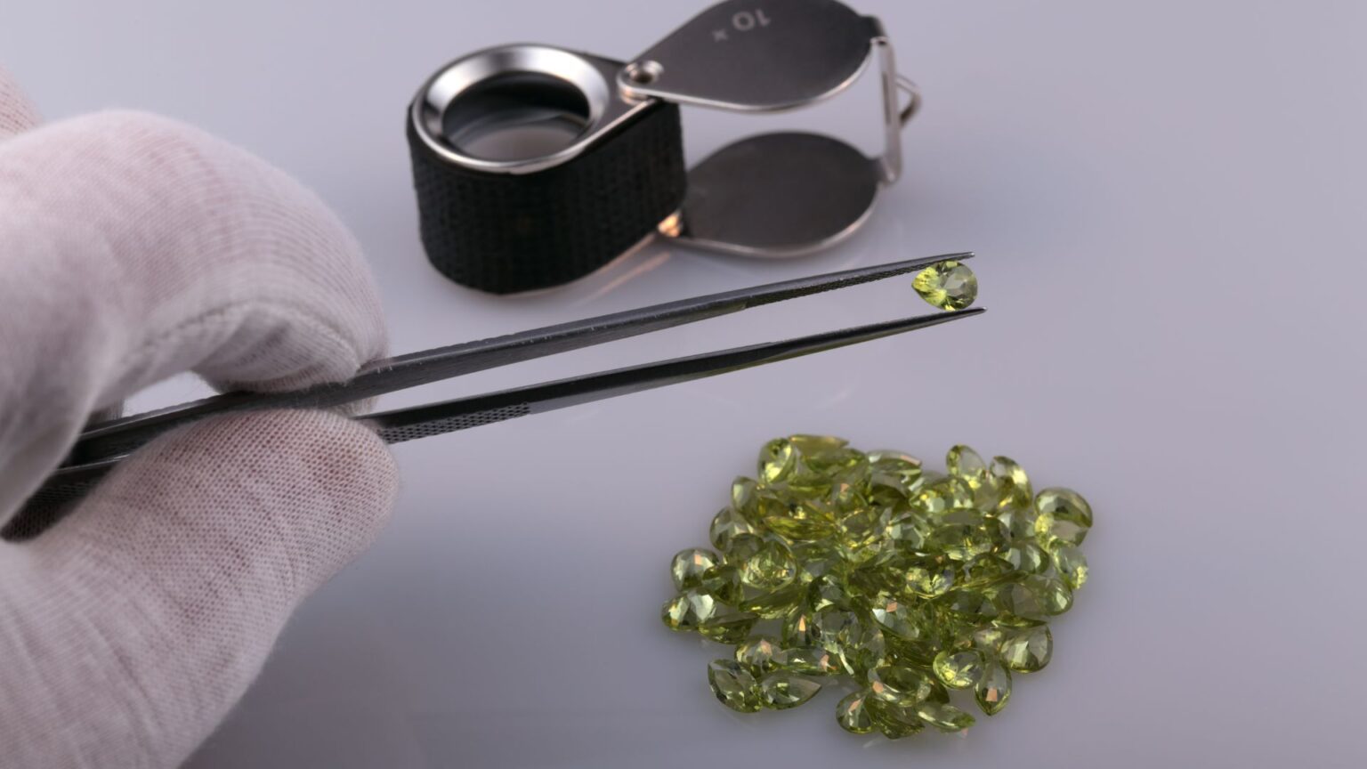 Peridoto - Significado e Propriedades (Tão lindo quanto a esmeralda ...